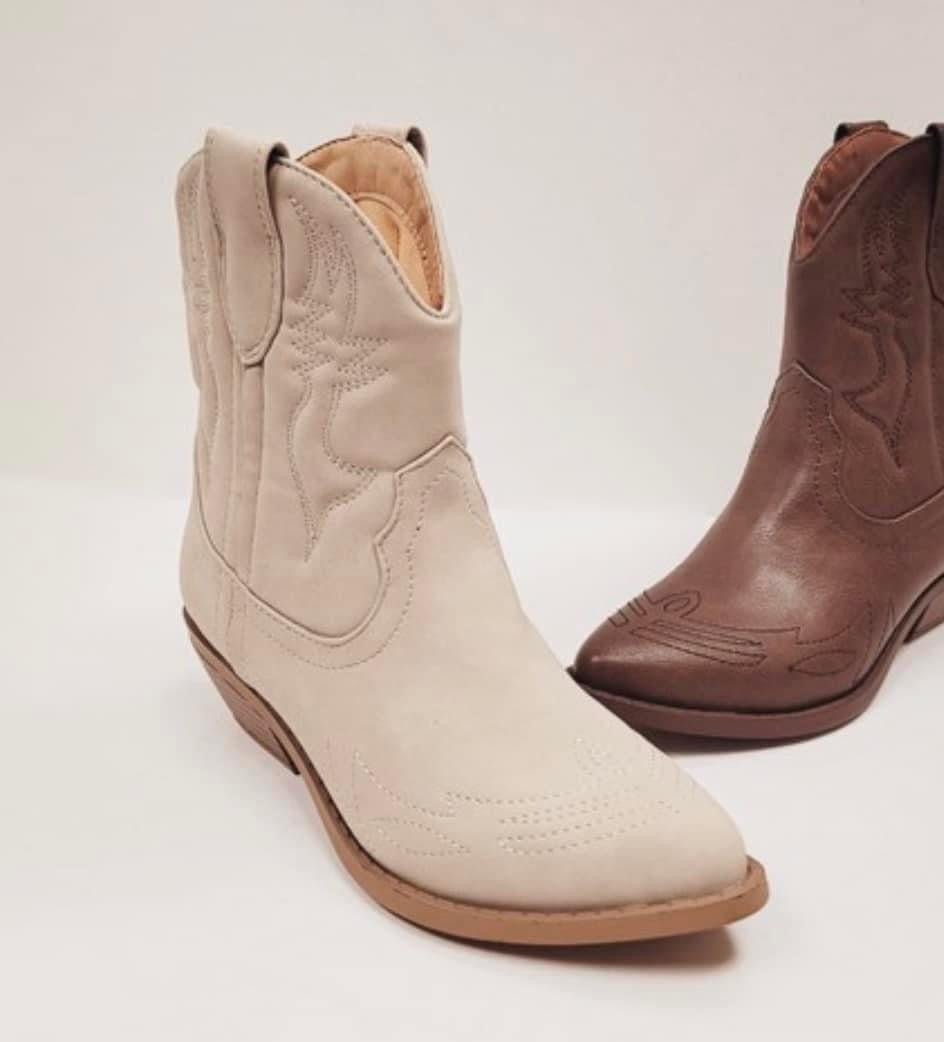 Pull On Western Ankle Boots – LABELS Style Room